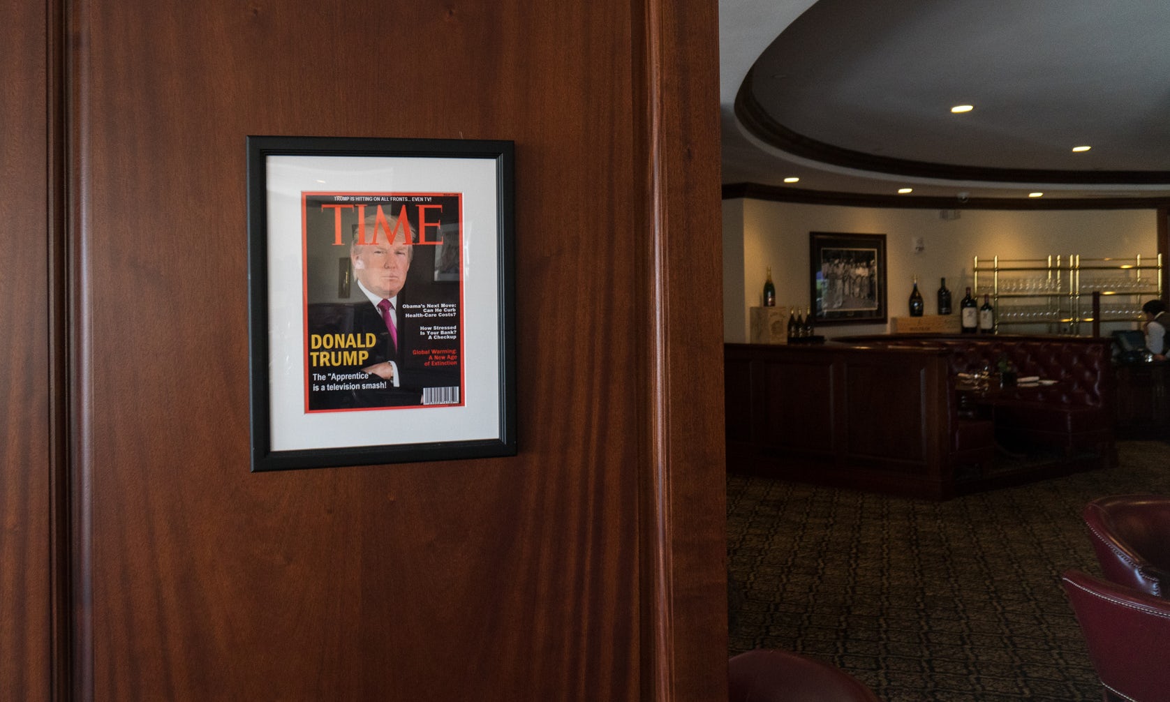 Trump ha falsificato una cover del Time per il suo golf club | Rivista ...