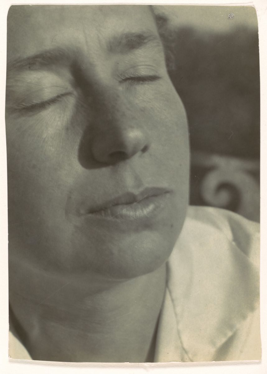 Storia di Lucia Moholy, la donna che fotografò la Bauhaus