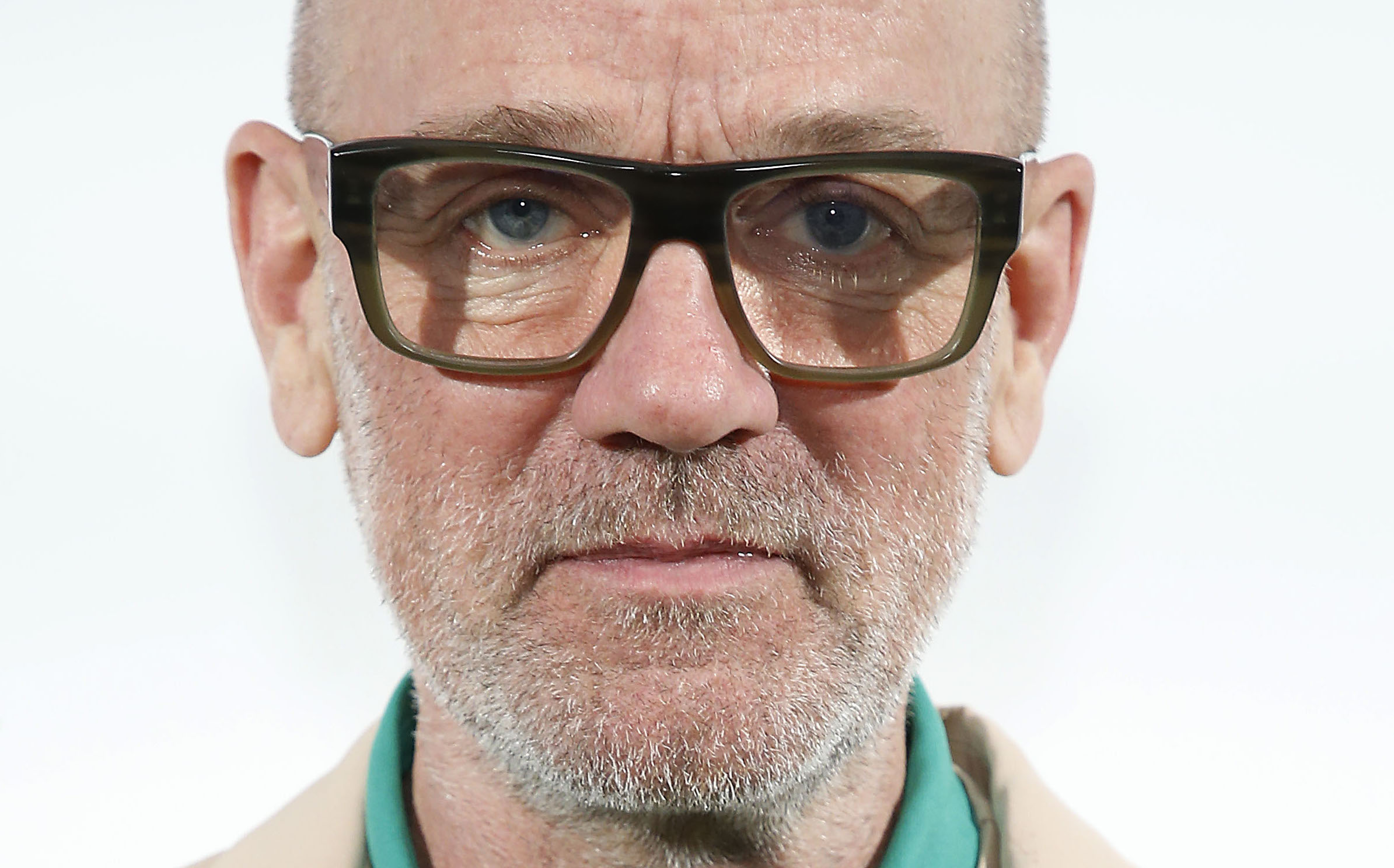 Michael Stipe vuole chiedere scusa a tutti quelli con cui è andato a ...
