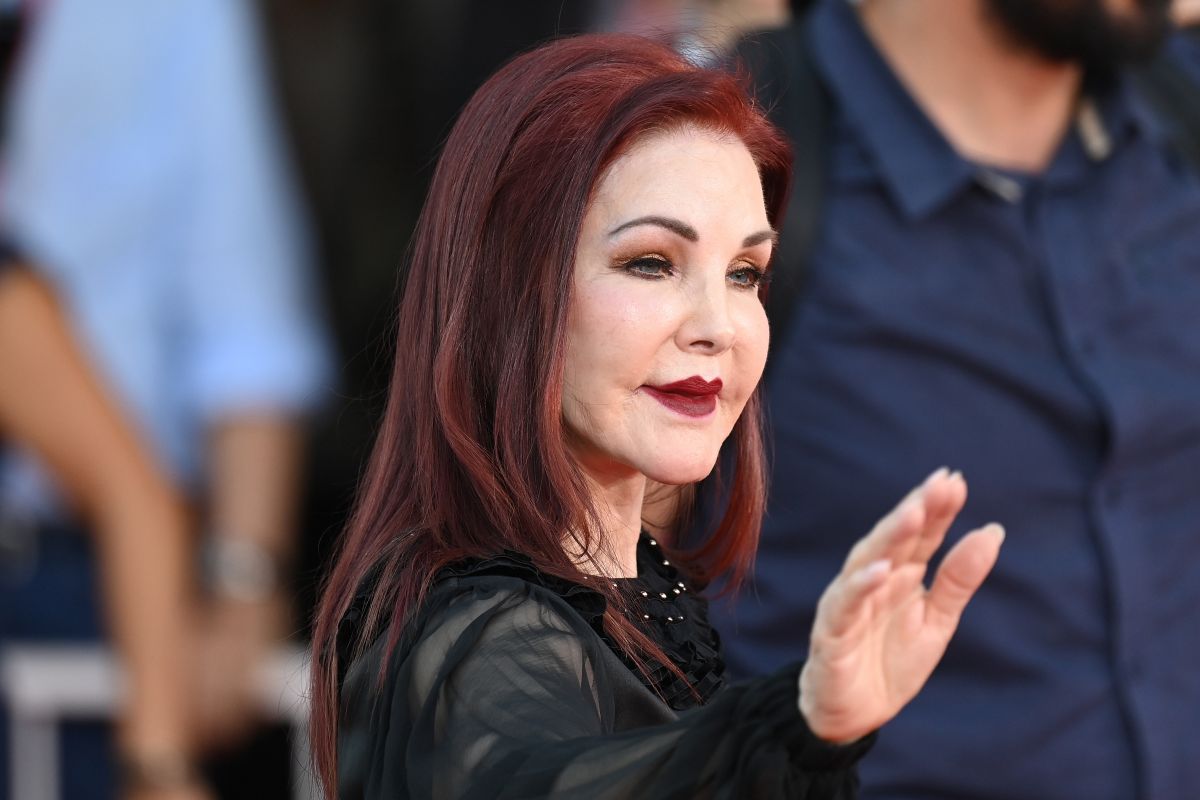 Priscilla Presley ha "sabotato" la conferenza stampa di Priscilla