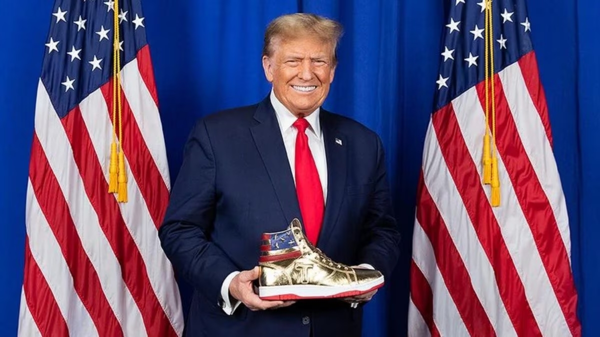 Donald Trump si è messo a vendere sneakers di Donald Trump a 400 dollari