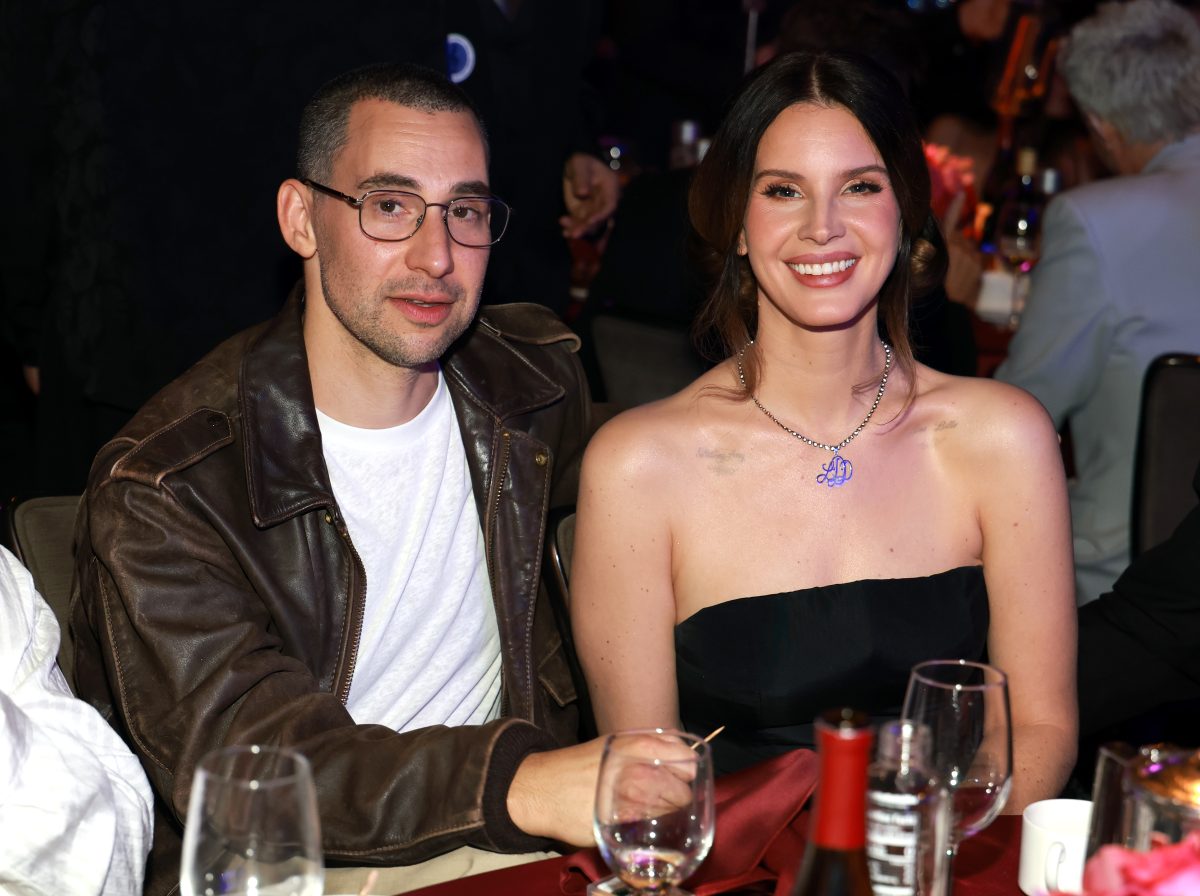 L'uscita dell'album di Lana Del Rey è stata rimandata di tre mesi e ...